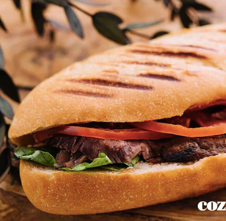 Sanduíche de filé mignon com tomate | Cozinha AZ